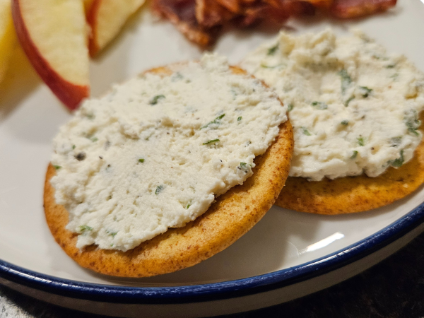 Homemade Garlic and Herb Farmer's Cheese Spread - The Learning Life